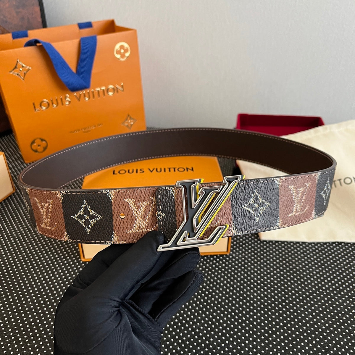 VL Belt AT18541 – End One