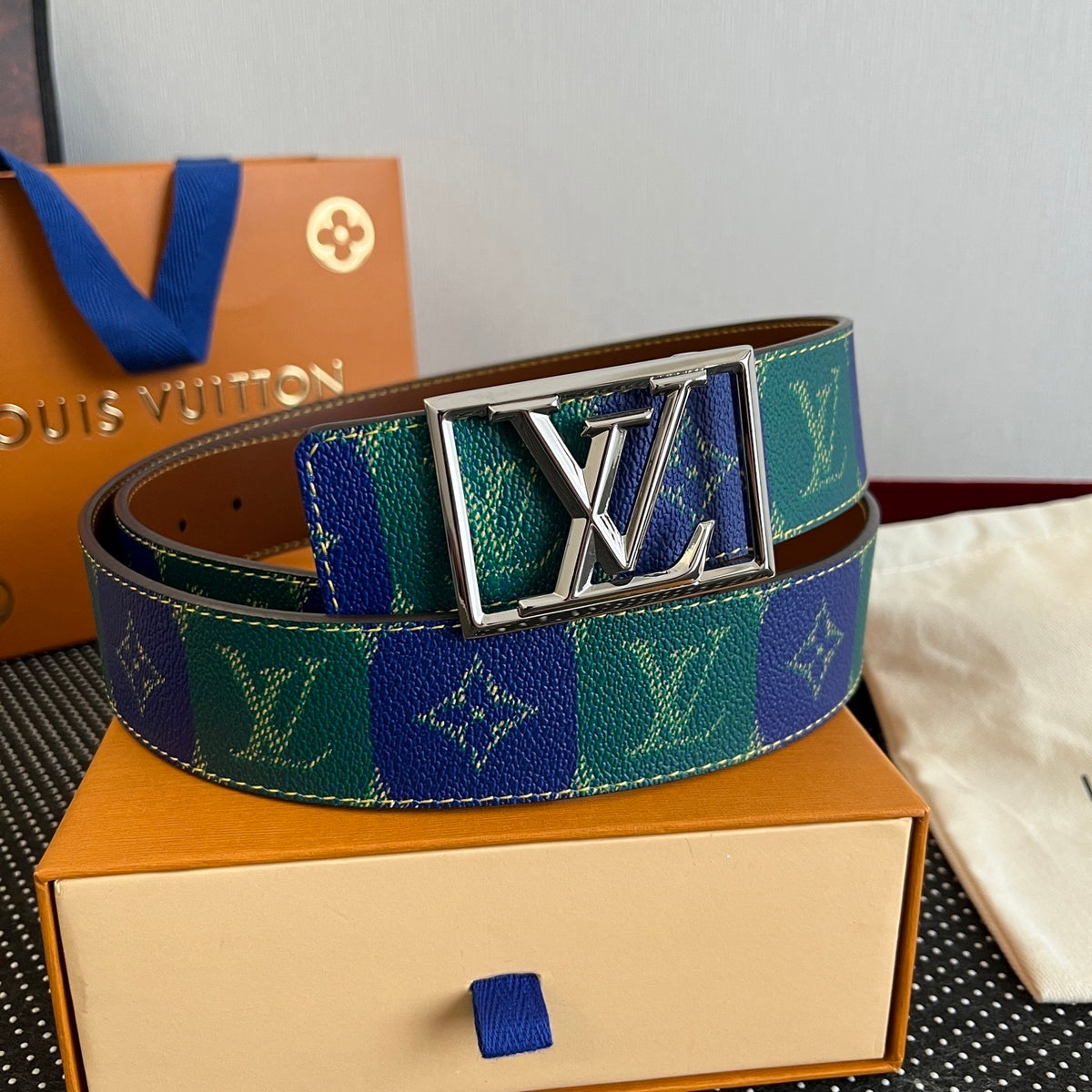 VL Belt AT18539 – End One