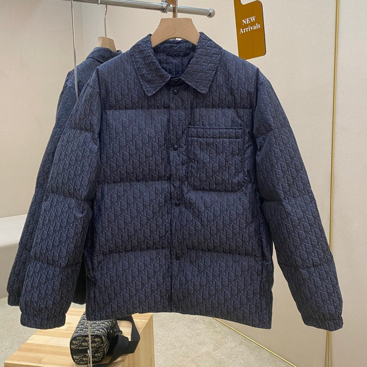 DIO Down Jacket AT20649 – End One
