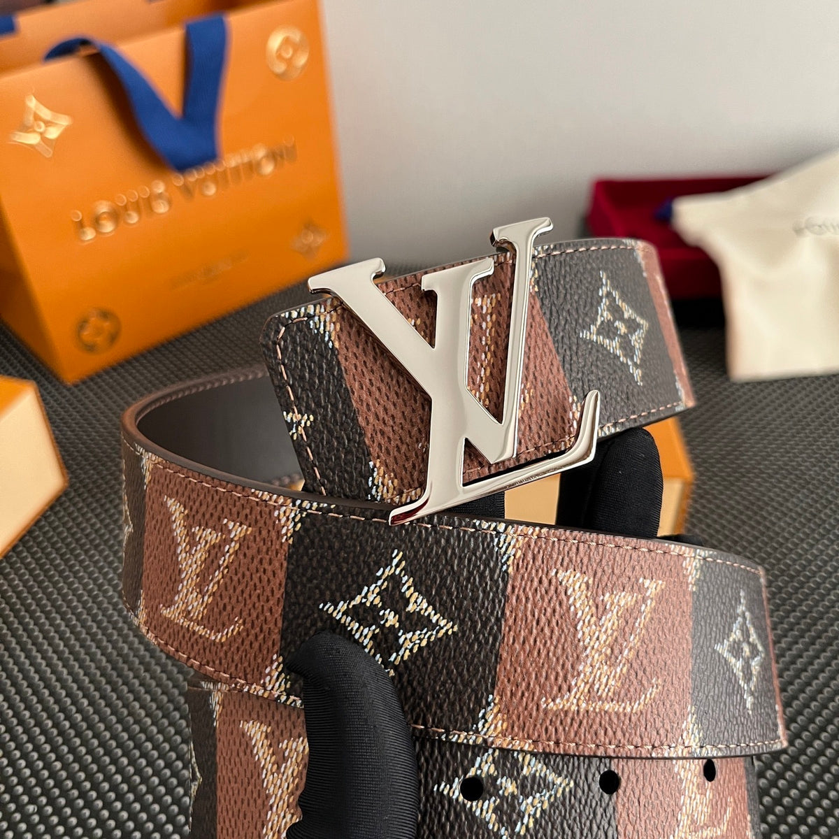 VL Reversible Belt AT18535 – End One
