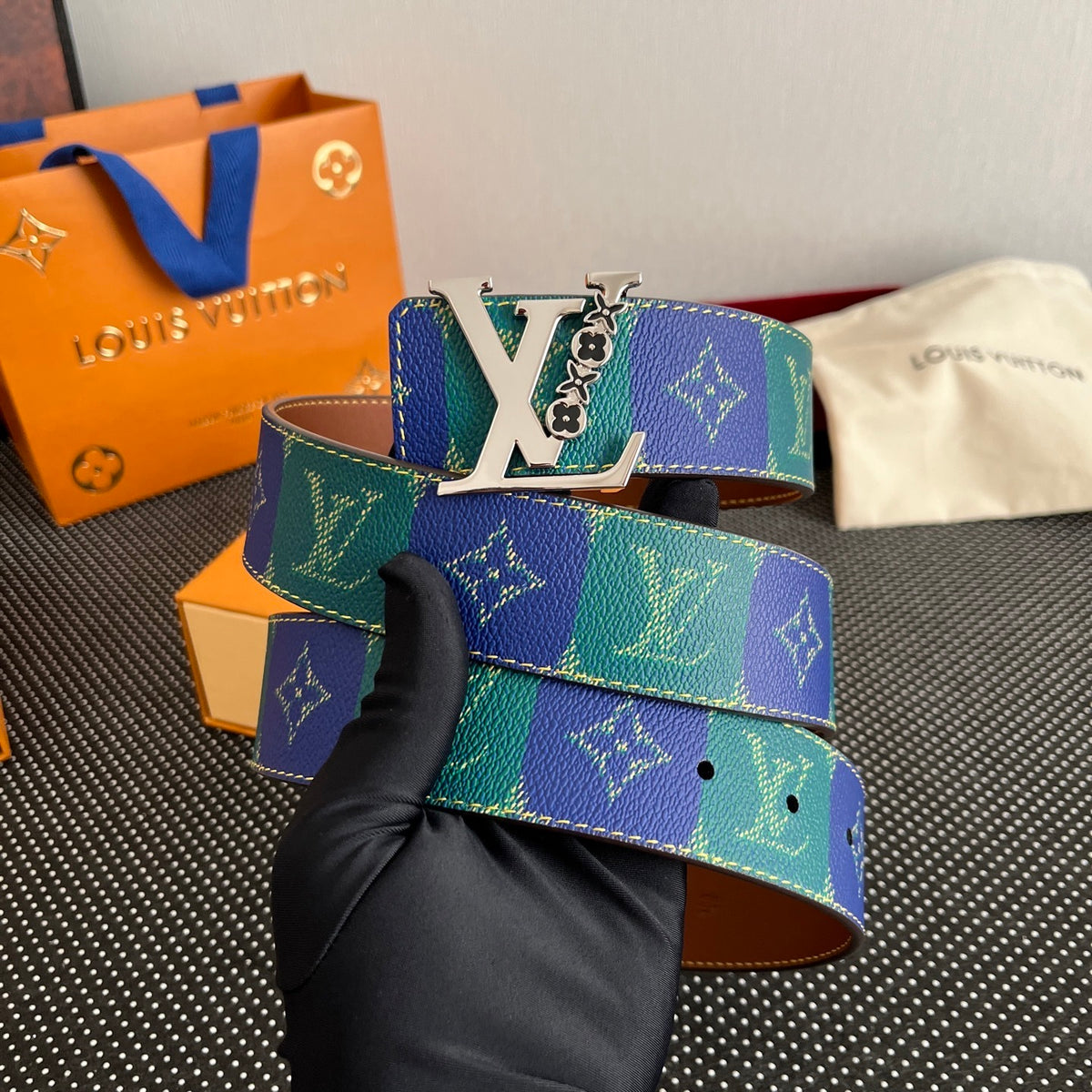 VL Belt AT18533 – End One